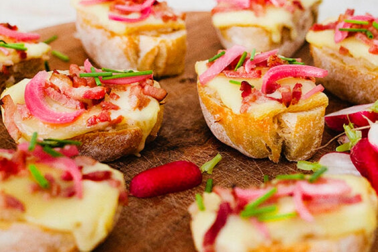 Raclette bread met spek & ajuin | Recettes | De Trog